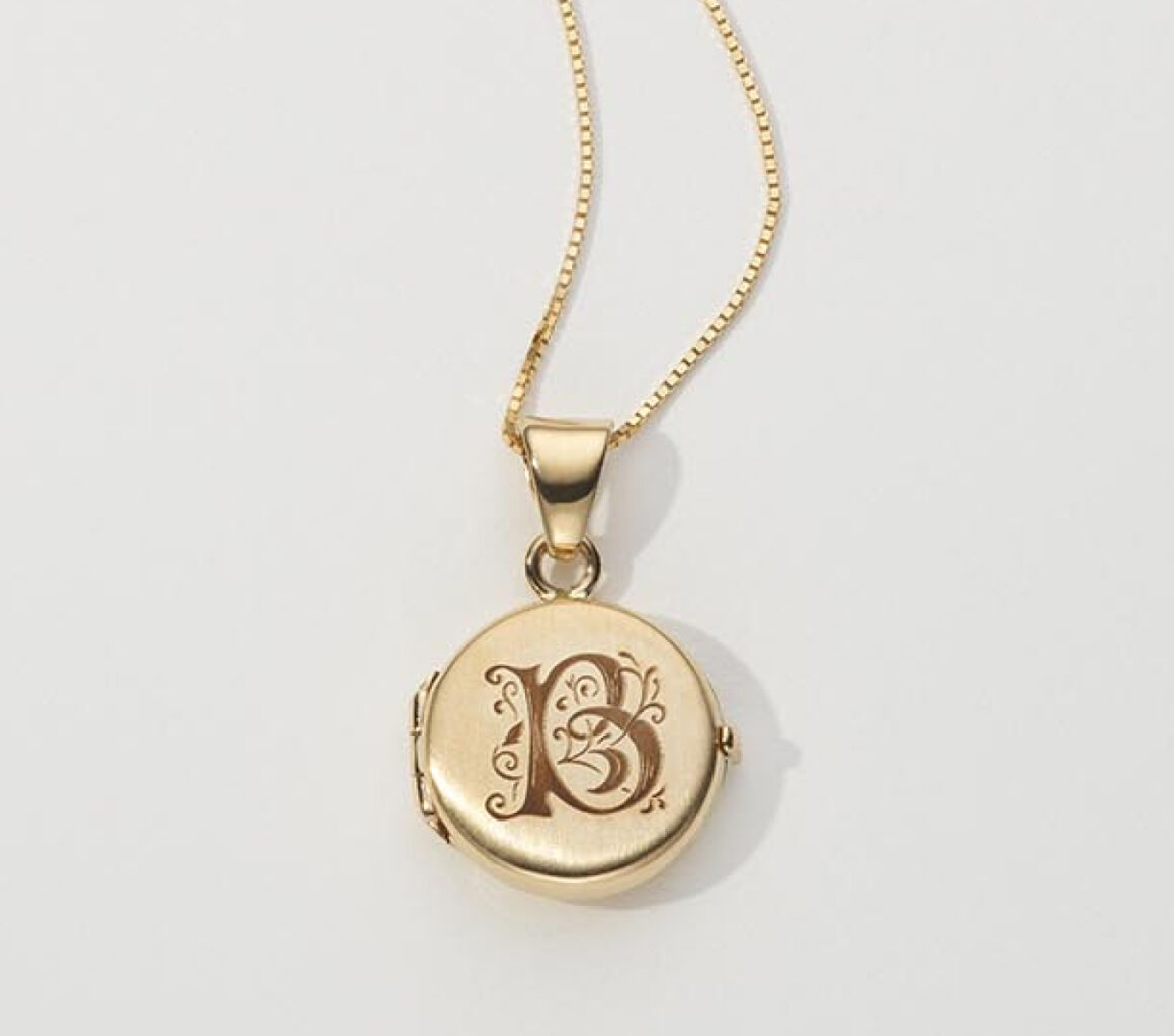 How to Print Locket-Sized Photos for a Meaningful Gift